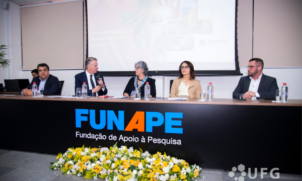 Protocolo de intenções entre a UFG e o governo goiano é assinado no ...